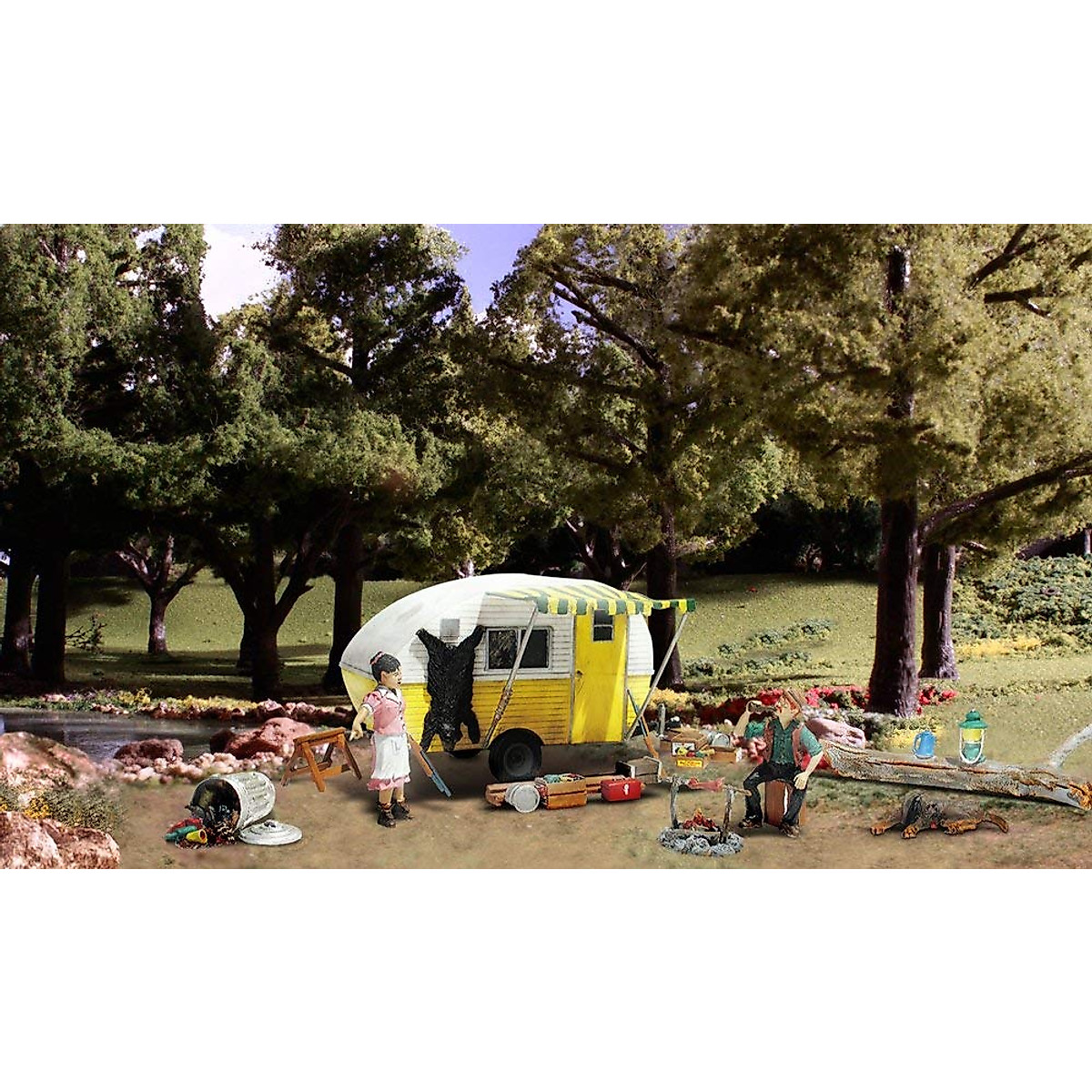 Ma & Pa's Trailer Haven Camping Trailer w/Figures N scale Woodland Scenics