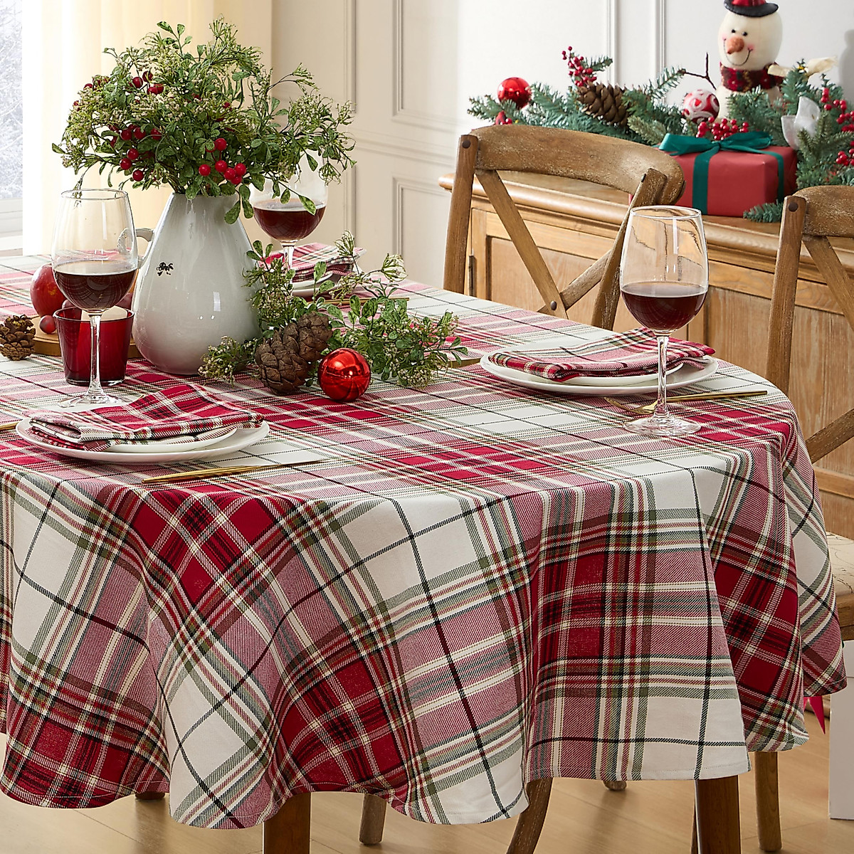 Newbridge Christmas Sully Tartan Plaid 60 x 84 Inch Oval Fabric Tablecloth, 100% Woven Cotton Holiday Table Cover for Dining Party, Buffet and Banquet