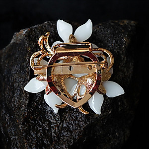 Merdia Brooch Pin for Women Stylish Flowers Brooch with Created Crystal 17.6g | Brooches and Pins for Women | Flower Brooch | Flower Pins | Brooch for Women | Brooch Pins | Elegant Pins