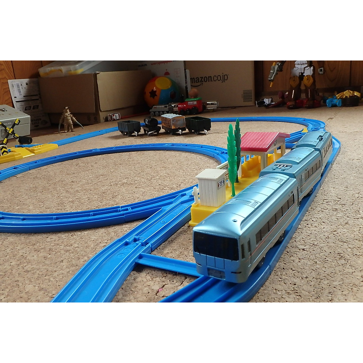 Pla-rail Start building pla-rail! Basic rail set.