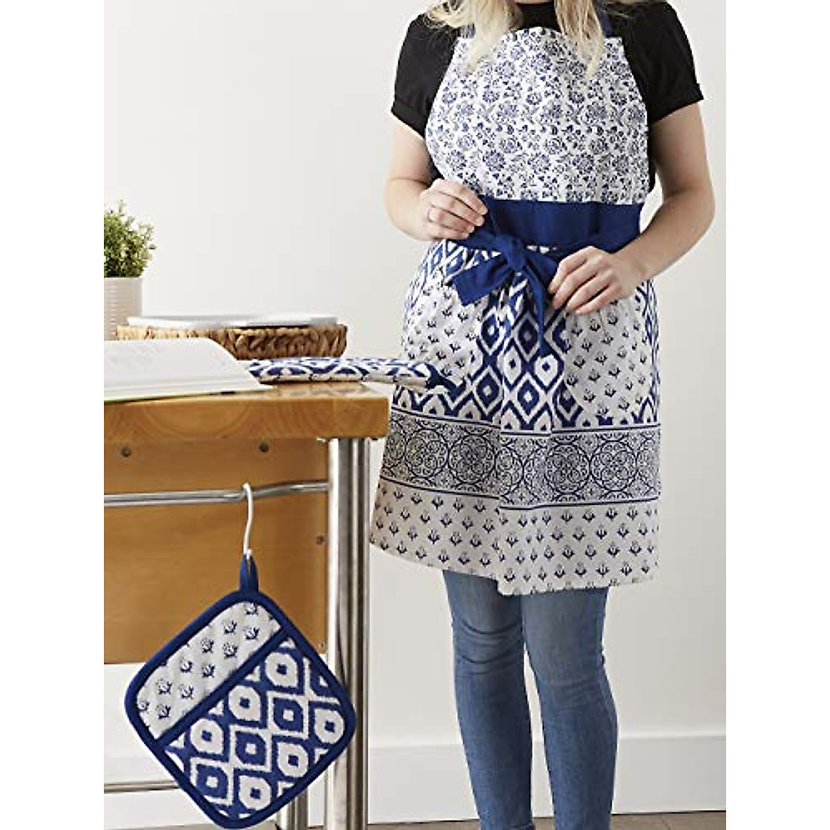 DII Kitchen Gift Set Collection, Apron, Pot Holder & Oven Mitt, Blue Market, 3 Piece