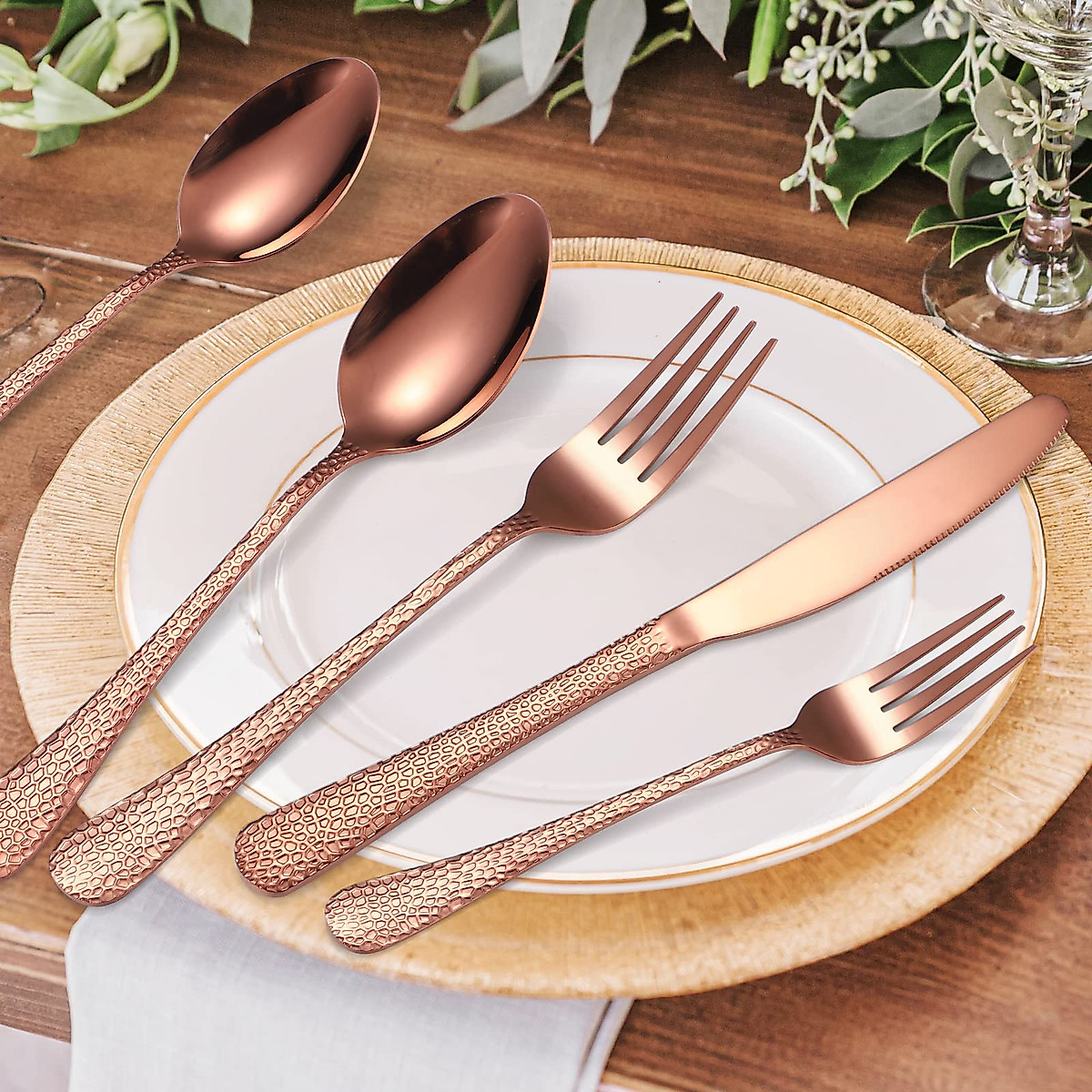 A · HOUSEWARE Hammered Silverware Copper/Rose Gold Flatware Set 40 Piece Service for 8 Stainless Steel Knives Forks Spoons Creative Handle Eating Utensils for Festival Parties Kitchen Daily Use
