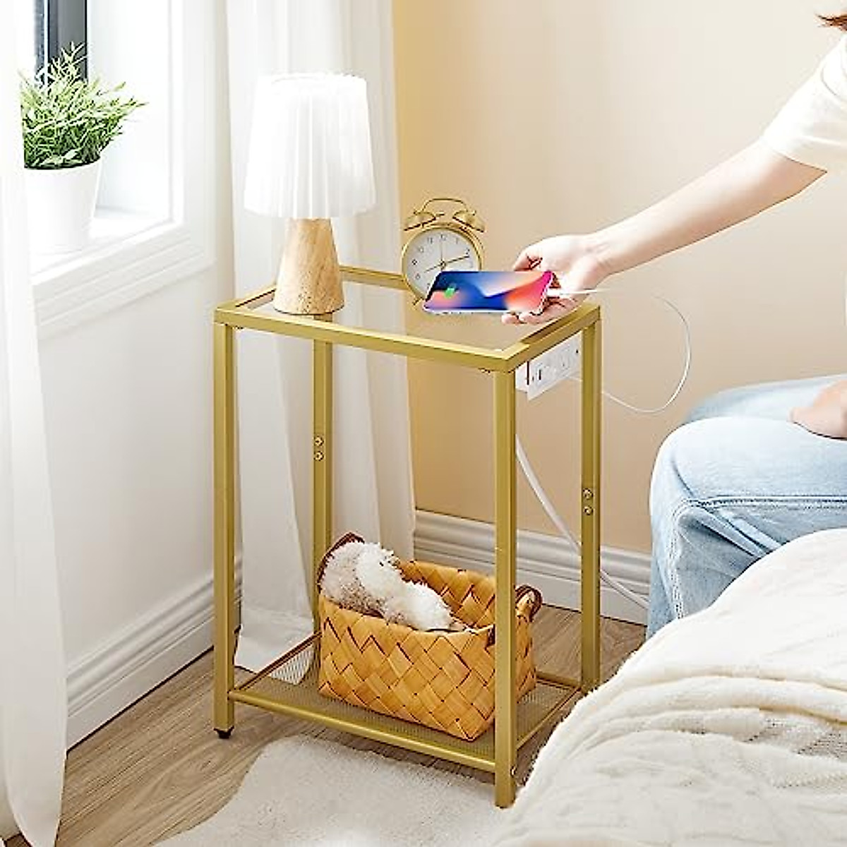 HOOBRO End Table, Side Table with Charging Station, 2-Tier Nightstand with Storage Shelves, Small Space Bedside Table, Telephone Table, Modern Coffee Table, Tempered Glass, Living Room, Gold GD56UBZ01