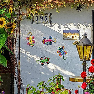 hogardeck Metal Gecko Outdoor Wall Decor, 4 Pack Lizard Wall Art Garden Sculptures &amp; Statues with Shaking Head Outdoor Spring Decor for Front Yard Fence Patio
