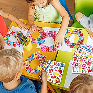 chiazllta 24 Pcs Valentine's Day Wreath Craft for Kids, Preschool DIY Valentines Paper Art Craft Kit with Hearts Stickers Bulk Classroom Home Indoor Game Activities