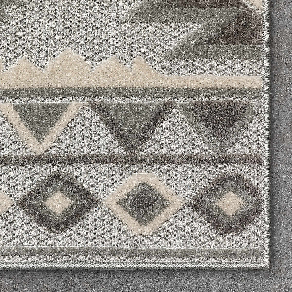 Well Woven Tuscon Grey Indoor/Outdoor Southwestern Area Rug (5'3" x 7'3") High Traffic Stain Resistant Geometric Medallion Carpet