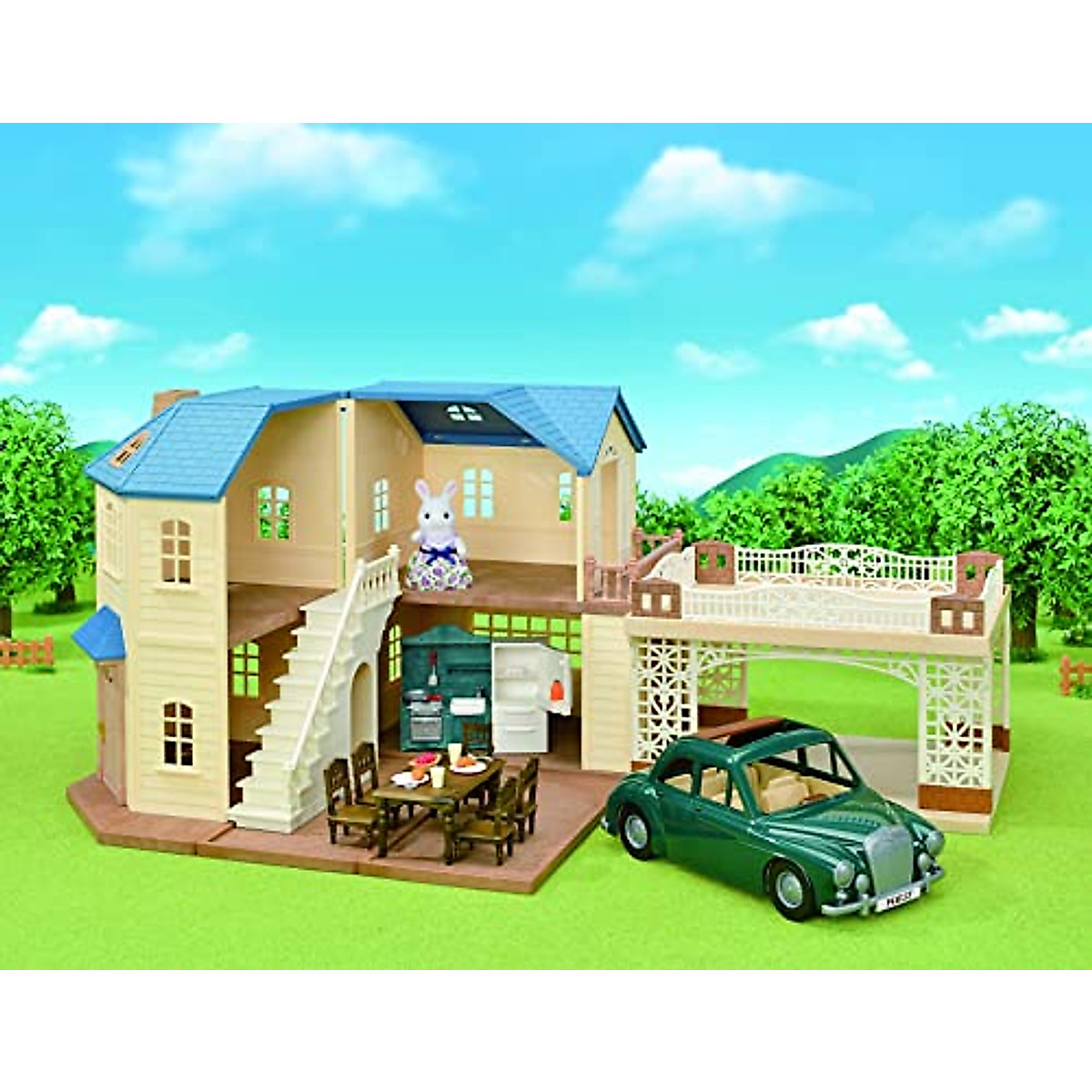 Calico Critters Large House with Carport Gift Set, Dollhouse Playset with Collectible Figure, Vehicle, Furniture and Accessories - Amazon Exclusive!