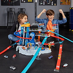 Metal Machines Gorilla Rampage Garage Track Set Vehicle Playset with Mini Toy Racing Car by ZURU Cars Play Set Compatible with Other Brands