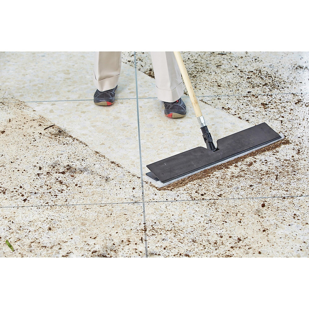 3M Easy Trap Flip Holder for 3M Easy Trap Duster Sweep and Dust Sheets, 23” A-Clamp, Dust Remover Sweeper Mop Head, for Gyms, Bathrooms, Commercial Floors, 59247