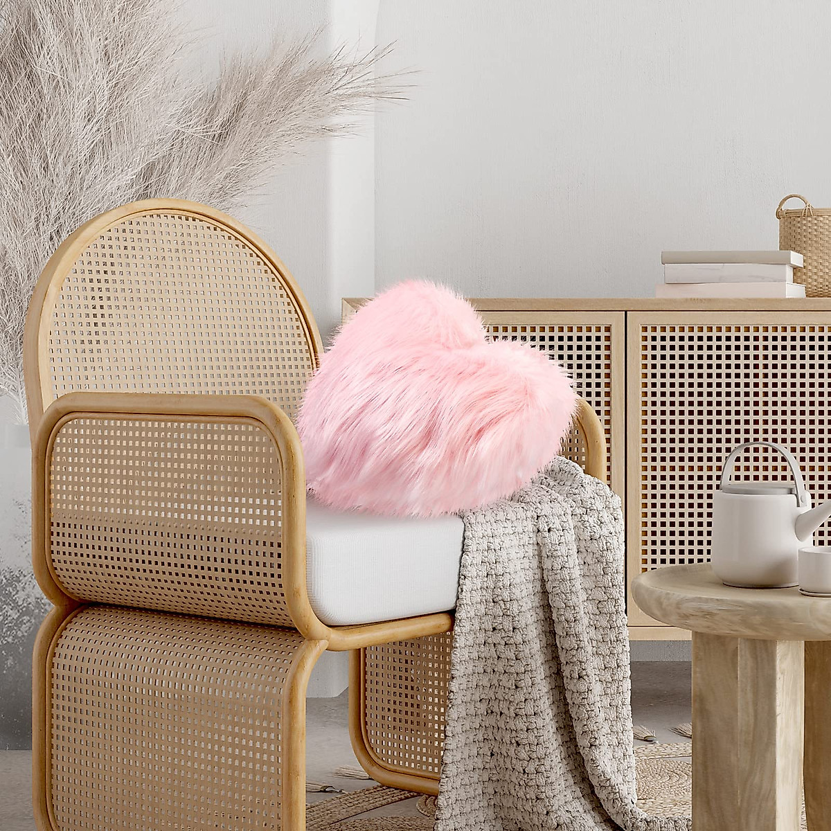 Maitys 2 Pieces Heart Shaped Decorative Pillows Faux Fur Throw Pillow Fluffy Pillows Spring Cute Soft Throw Cushion with Insert for Girls Kids Bedroom Living Room Sofa Couch, 12 x 16 Inch (Violet)