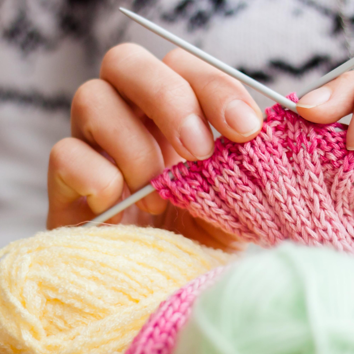 Nifty Knit Dishcloths-Includes 16 Dishcloth Designs Each in One of Four Colors