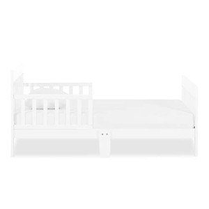 Dream On Me Finn Toddler Bed in White, Greenguard Gold and JPMA Certified, Non-Toxic Finish, Made of Sustainable New Zealand Pinewood, Wooden Nursery Furniture