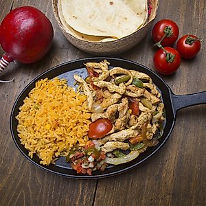 Bayou Classic Pre-Seasoned Cast Iron Fajita Pan w/Wooden Trivet Perfect for Oven-to-Table Presentation of Sizzling Skirt Steak Chicken and Veggie Fajitas