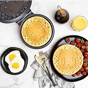 Uncanny Brands Pokémon Eevee Waffle Maker - Make Bounty Eevee Waffles - Kitchen Appliance