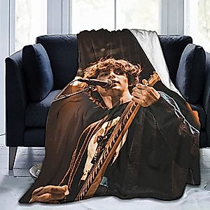 MEROHORO Finn Wolfhard Throw Blanket, Air-Conditioning Blanket, Super Soft & Comfy Flannel Fleece Blanket, Lightweight Cozy Microfiber Anti-Pilling Plush Blanket for Sofa Chair, Bed, Couch (3 Sizes)