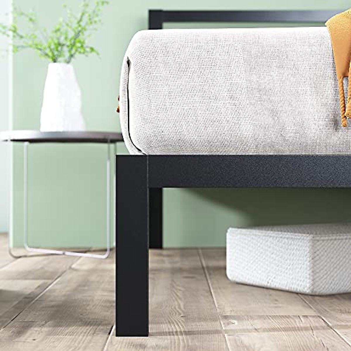 ZINUS Mia Metal Platform Bed Frame with Headboard / Wood Slat Support / No Box Spring Needed / Easy Assembly, Full