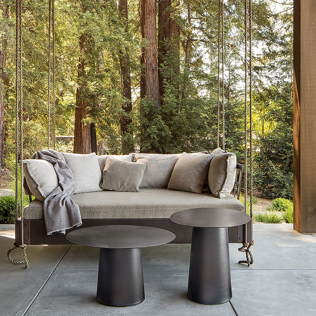 ALOADECOR W24 in. Small Black Round Coffee Table Contemporary Coffee Table Metal Single Circle Coffee Table for Living Room Modern Concrete Coffee Table for Bedroom