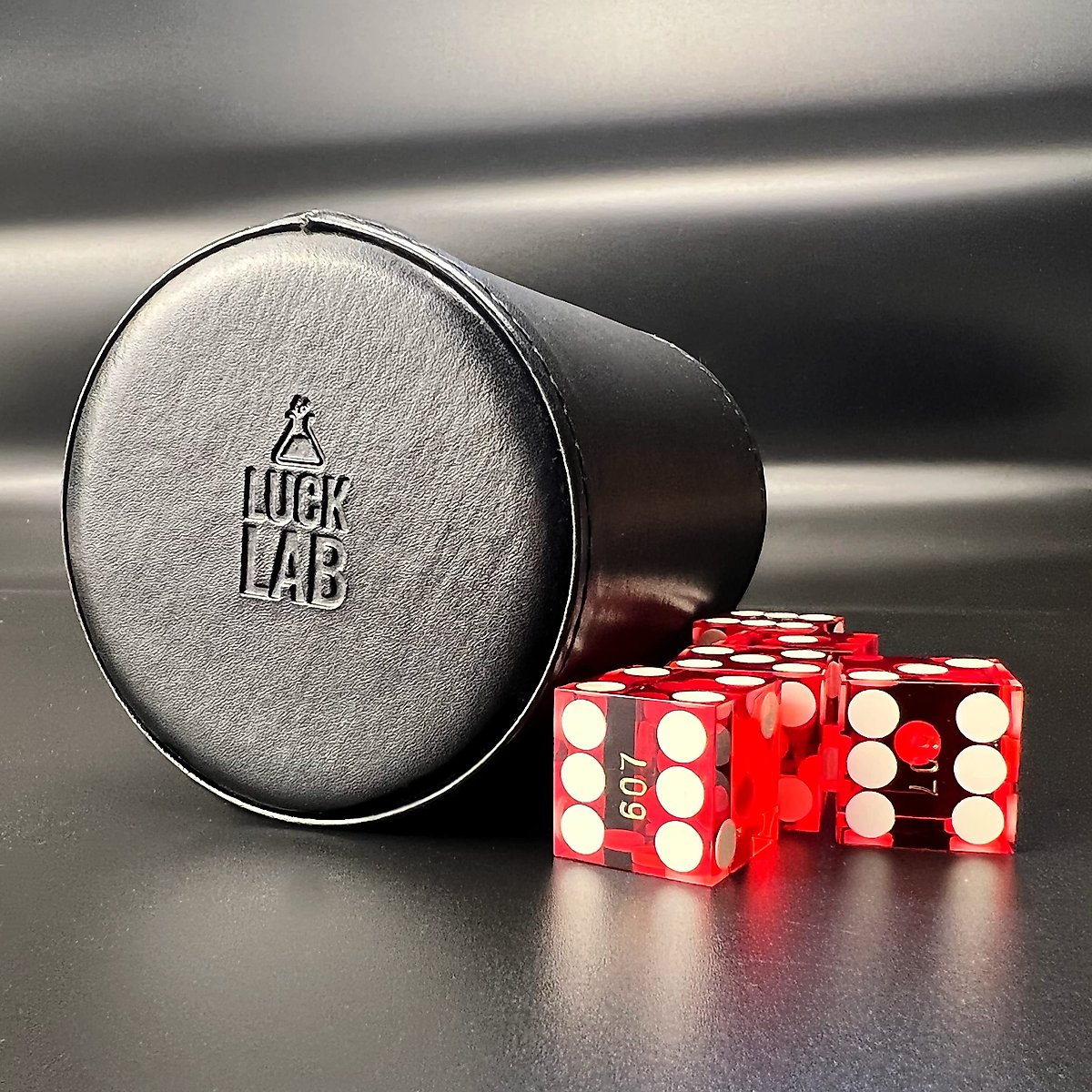 Luck Lab Black Leather Dice Stacking Cup with 5 Serialized Razor Edge 19 mm Casino Dice - Pro Straight Cup for Stacking and Magic Tricks (Red Dice)