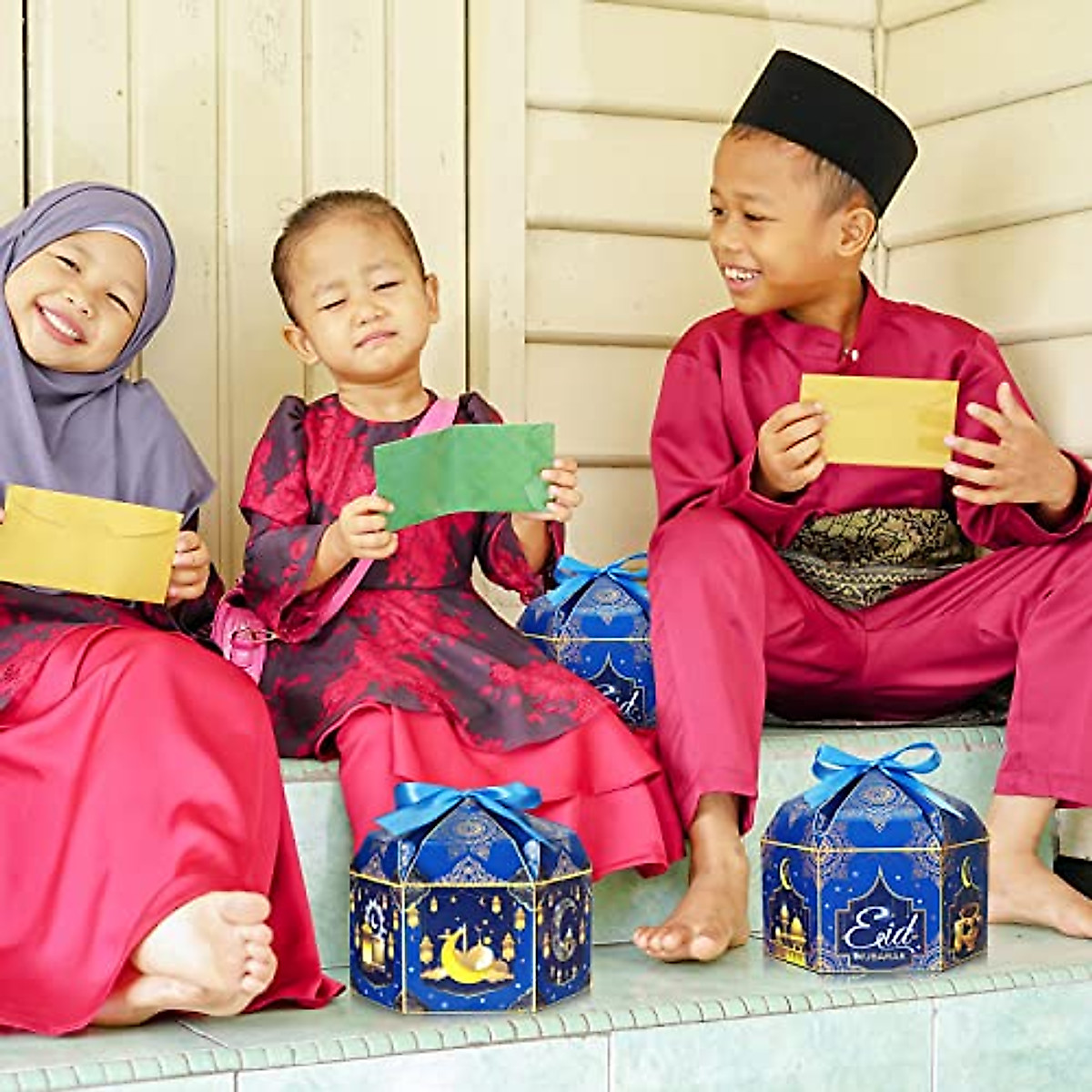 16 Pcs Ramadan Eid Mubarak Treat Boxes Ramadan Gift Boxes Eid Mubarak Party Favors Decorations Muslim Ramadan Candies Goodies Boxes with Ribbon for Eid Supplies 6.9 x 5.1 x 3.5 Inch, 4 Designs