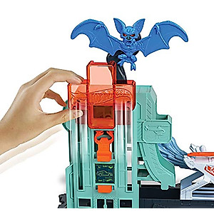 Hot Wheels Creature Attack Playsets, 4 - 8 years, Bat Hospital, Multi (GJK90)
