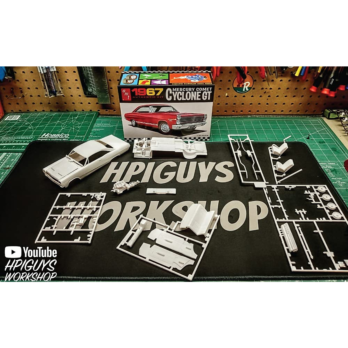 AMT 1967 Mercury Cyclone GT 1:25 Scale Model Kit