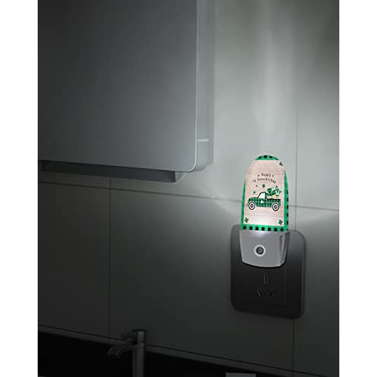 St. Patrick's Day Night Light, LED Plug in Night Light, Black and Green Checkered Board Truck Lucky Clover on Wood Night Lights with Dusk to Dawn Sensor Kids/Adults Nightlight for Bedroom Bathroom