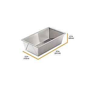 Chicago Metallic Uncoated Textured Aluminum 1-Pound Loaf Pan, 9.2 x 5.2 x 2.75 inches Inner dimensions are 8.5 x 4.5 x 2.7, Silver