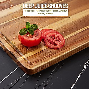 Wood Cutting Boards for Kitchen, Large cutting board 17 x 13 Inch, BEZIA Acacia Wooden Carving Board for Meat, Turkey, Vegetables, BBQ, Cheese - Chopping Butcher Block with Handles, Juice Groove