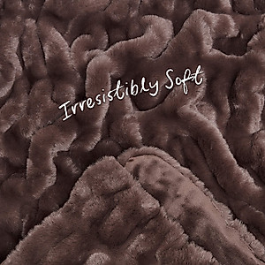 Chanasya Premium Ruched Faux Fur Throw Blanket - Luxurious, Soft Reversible Mink Blanket - 50" x 65” - Mocha
