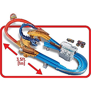 Hot Wheels Monster Trucks Scorpion Sting Raceway Track Set with 1 Toy Truck & 1 Hot Wheels Car in 1:64 Scale, Boosted Race Track