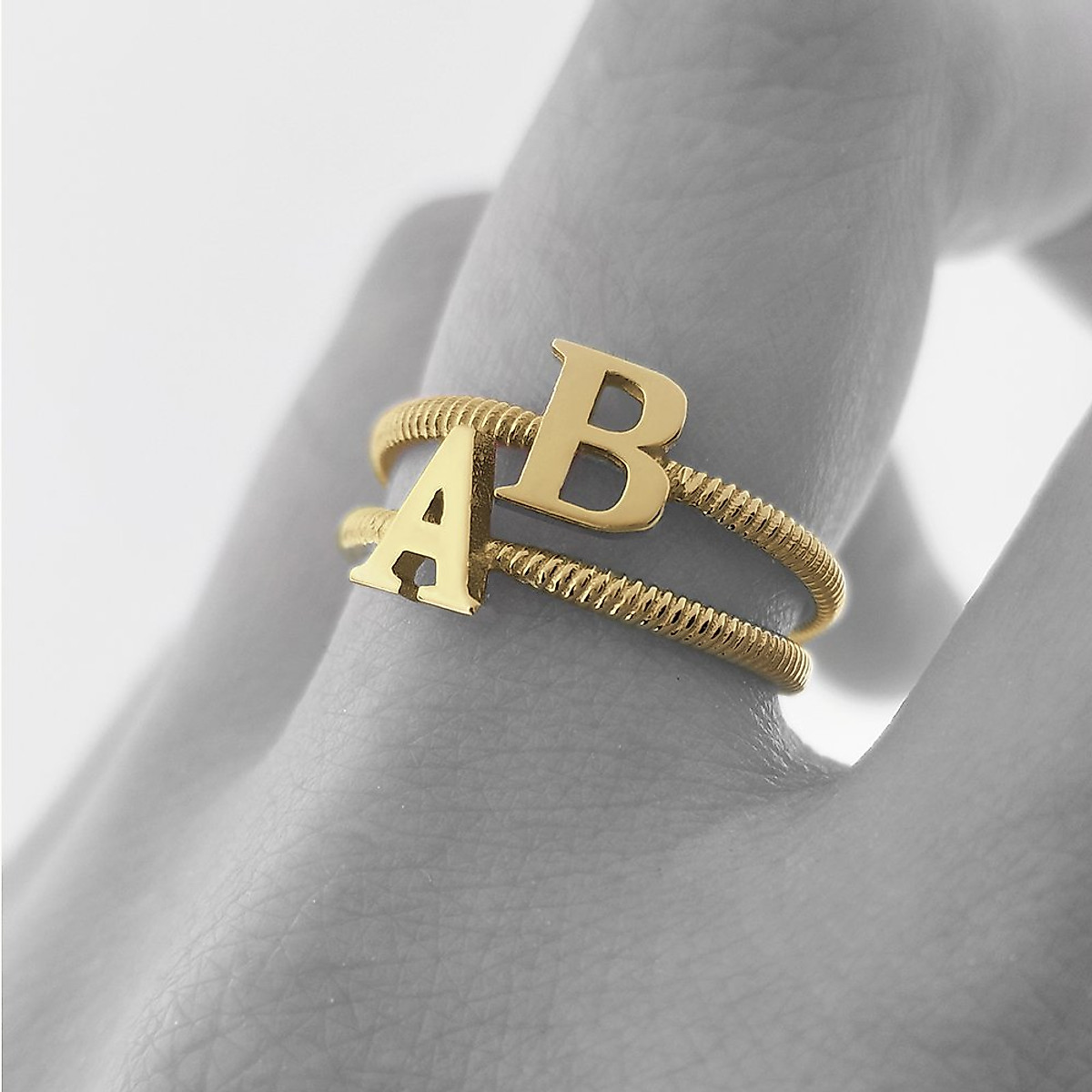 Modern Contemporary Rings Women's 10k Yellow Gold J Initial Stackable Rope Design Ring (Size 7)