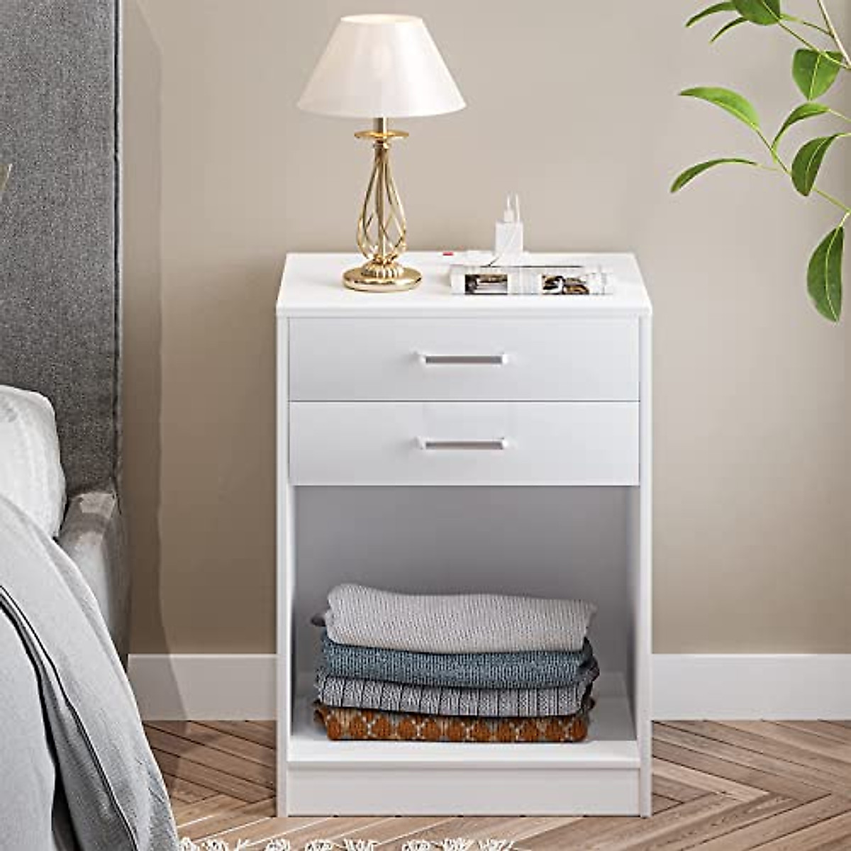 Tiptiper Nightstand Set of 2 with Charging Station, White Night Stands for Bedroom, End Table Side Stand Cabinet, Bedside Table with Drawers