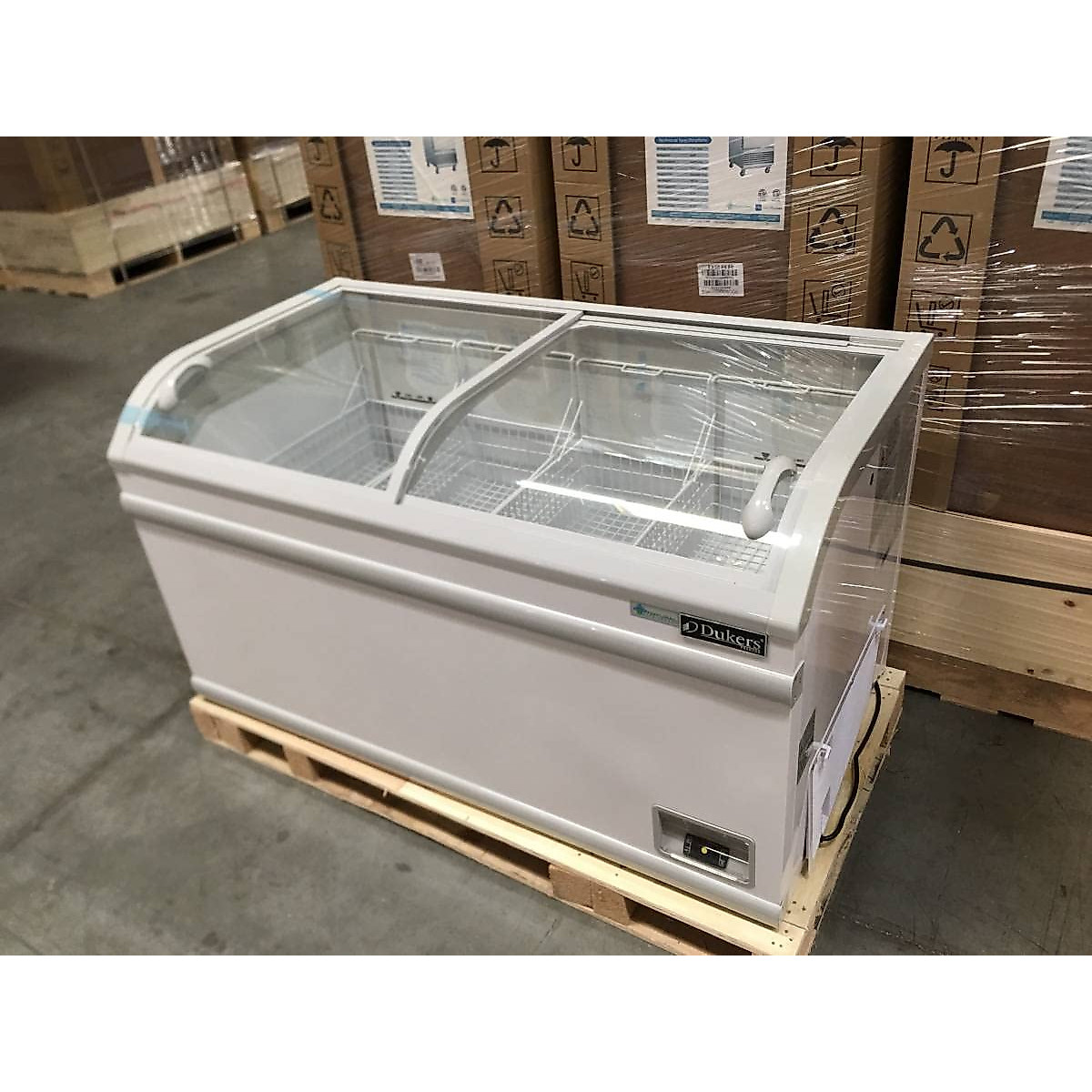 Dukers WD-500Y 56" Commercial Chest Freezer in White 17.6 Cu. Ft
