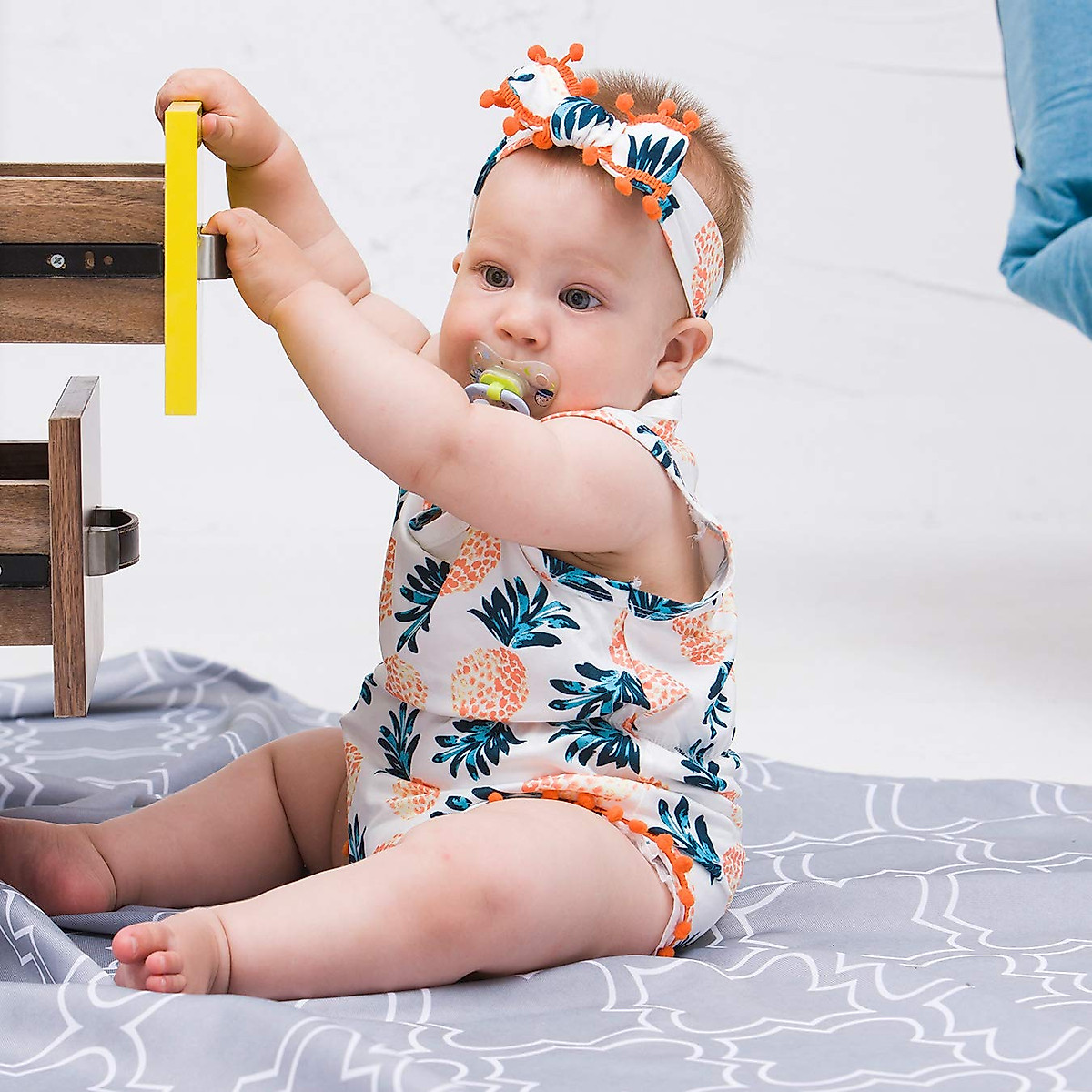 UNICOMIDEA Newborn Baby Sleeveless Bodysuit Infant Outfits Cutest Toddler Pineapple Rompers Sweet Cartoon Birthday Jumpsuit Short Sleeve Cute Jumper + Headband for Babe Wiggly Girl