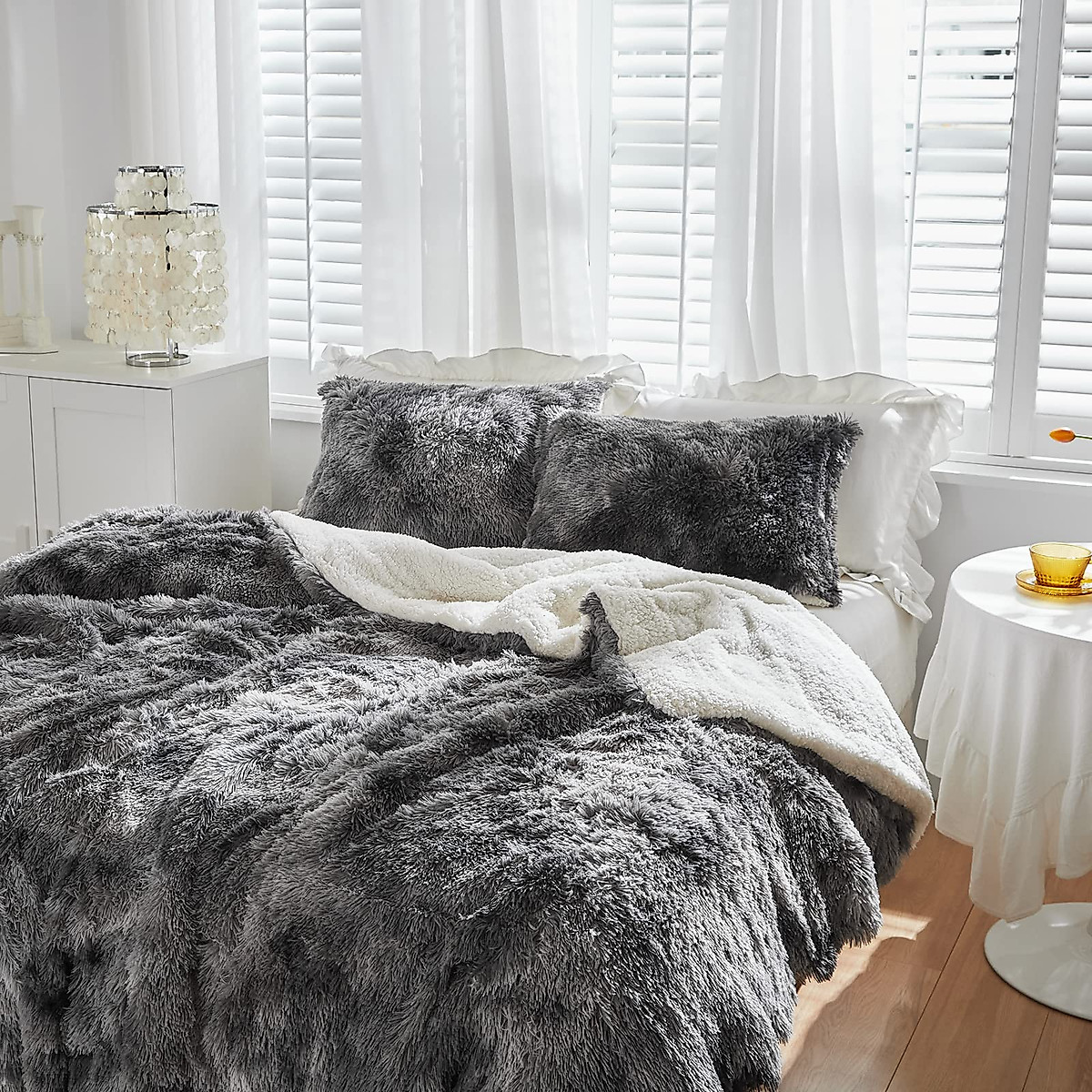 Shaggy Comforter Set Twin Size 2 Pieces Winter Faux Fur Comforter Set with 1 Pillowcases Ultra Soft and Easy Care Luxury Plush Warm Super Fleece Sherpa Bedding Set White with White with Black