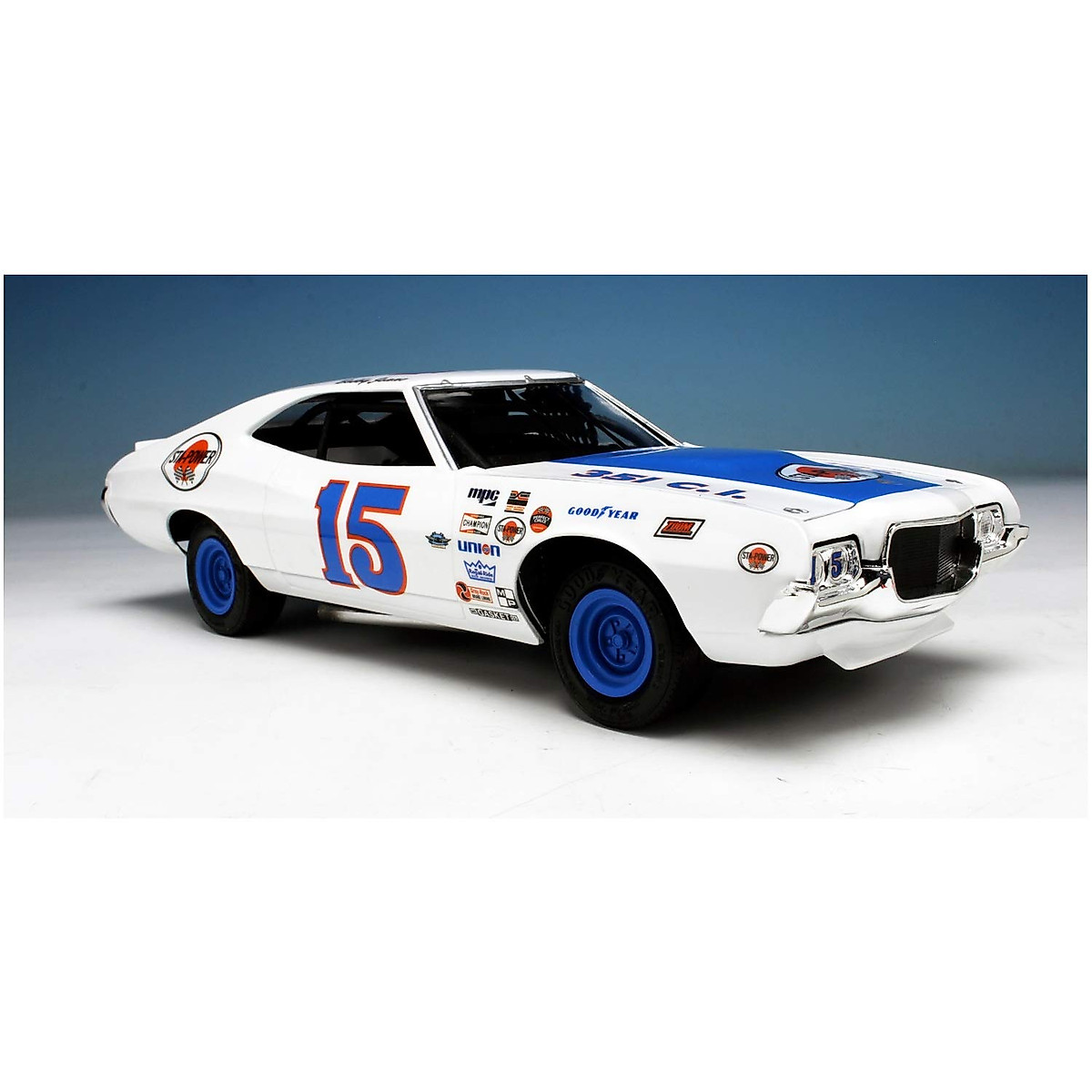 C.P.M. MPC MPC839 1:25 Scale Bobby Isaac Ford Torino Stock Car Model Kit