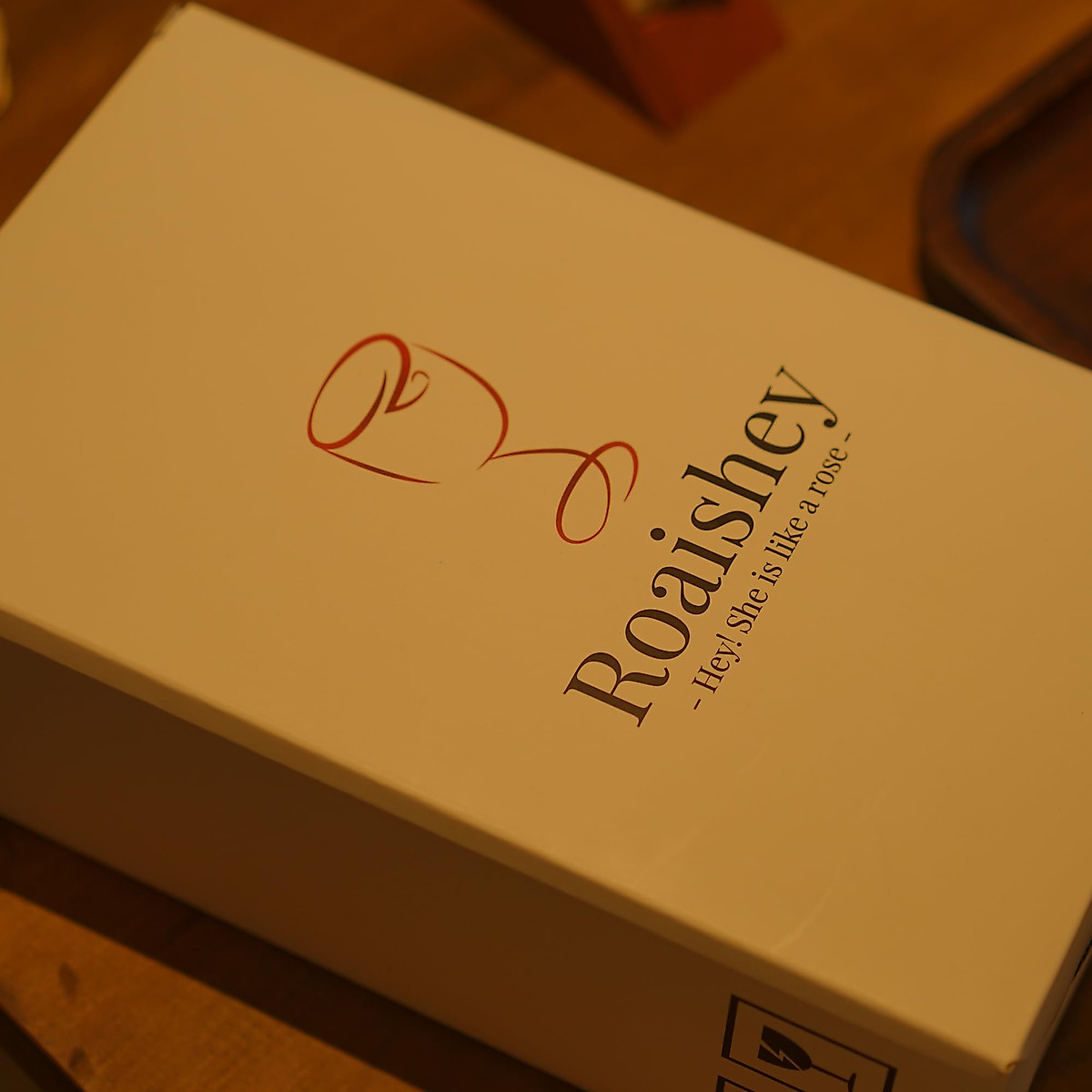 Roaishey Champagne Flutes Set of 2 - Hand Blown Crystal Champagne Glasses - 6 oz Clear Square Champagne Flutes - Unique Gifts for Women - Wedding, Galentines, Christmas, Anniversary