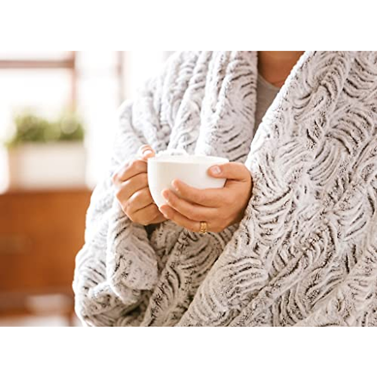 Chanasya Soft Textured Black White Faux Frost Tip Fur and Velvety Mink Throw Blanket - Cozy Blanket for Sofa Chair Couch Bed and Living Room - Silky Royal Luxurious Blanket (50x65 Inches) White