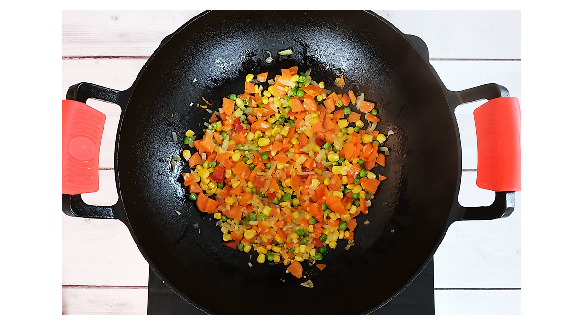 Crucible Cast Iron Wok Set - 14-Inch Pre-Seasoned Cookware for All Heat ...