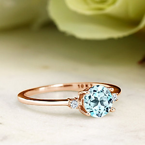 Gem Stone King 10K Rose Gold Sky Blue Topaz and White Created Sapphire Solitaire Engagement Ring For Women (0.93 Cttw, Round 6MM, Gemstone November Birthstone, Size 7)