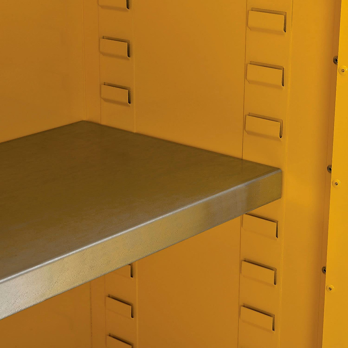 Global Industrial Flammable Cabinet, Self Close Single Door, 16 Gallon, 23"Wx18"Dx44"H