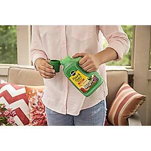 Miracle-Gro Pour & Feed Plant Food, Fertilizer Instantly Feeds Live Plants, For Outdoor & Indoor Plants in Containers, 32 oz.