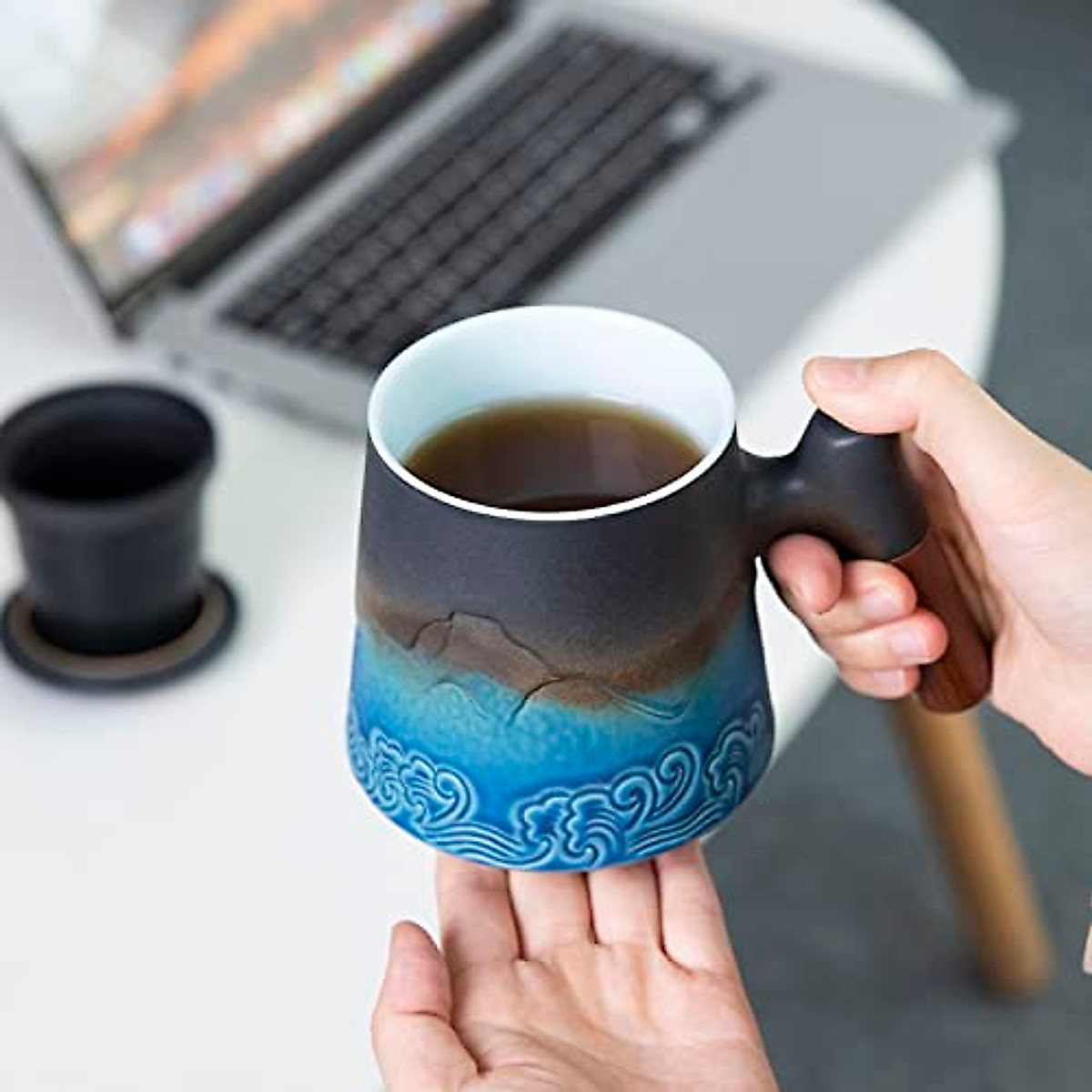 MAXJOY Tea Cup with Infuser and Lid,15.2 OZ Large Loose Leaf Tea Cup,Ceramic Tea Steeping Mug with Rosewood Handle,Black & Blue