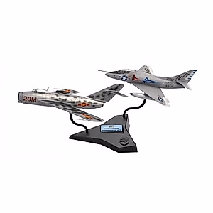 Airfix Dogfight Doubles Mig 17 & Douglas Skyhawk 1:72 Vietnam War Military Aviation Plastic Model Kit Gift Set A50185, Small