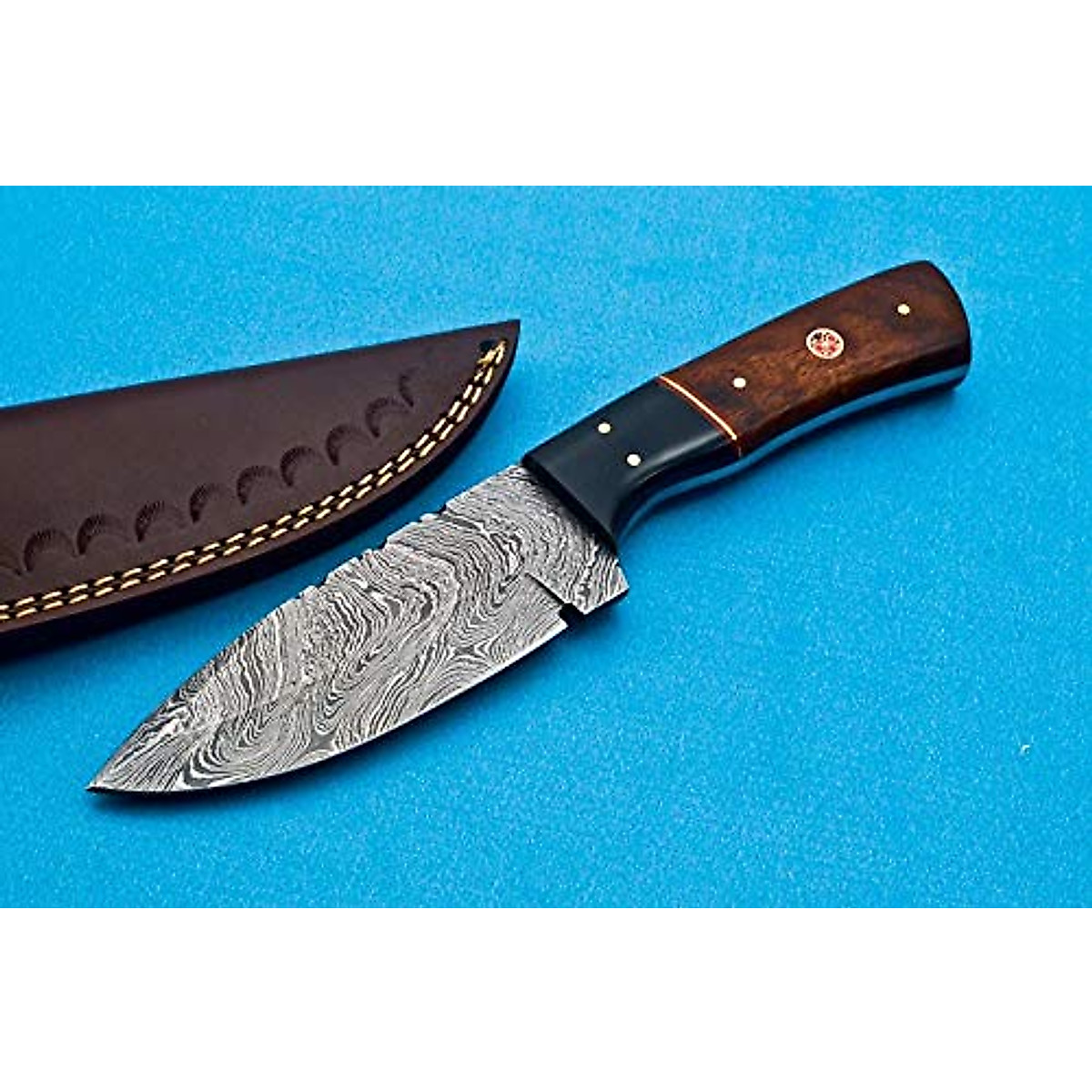 EEAABBR Coustom Handmade Forged Damascus Steel Hunting Knife 100% Handmade Damascus Steel Handle Walnut Wood with Leather Sheath 894
