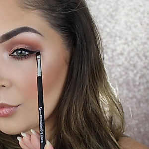 Thin Eyeliner Brush Winged Liner Brush - Beauty Junkees Precision Eyeliner Brush, Tightline Angled Eye Liner Brush for Eyes Makeup Applicator, Liquid, Cream, Powder, Cake, Eyebrow Cosmetics, Synthetic