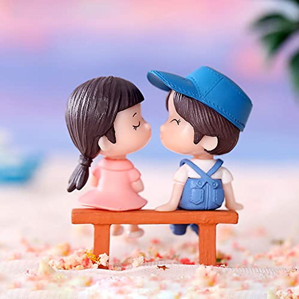 DOYIFUN 8 Pcs Miniature Couple Lover Figurines Chair Boy&Girl Kiss Dolls Cake Topper Micro Landscape Ornaments Fairy Garden Craft Terrarium Gift Dollhouse Miniature（Random 4pairs