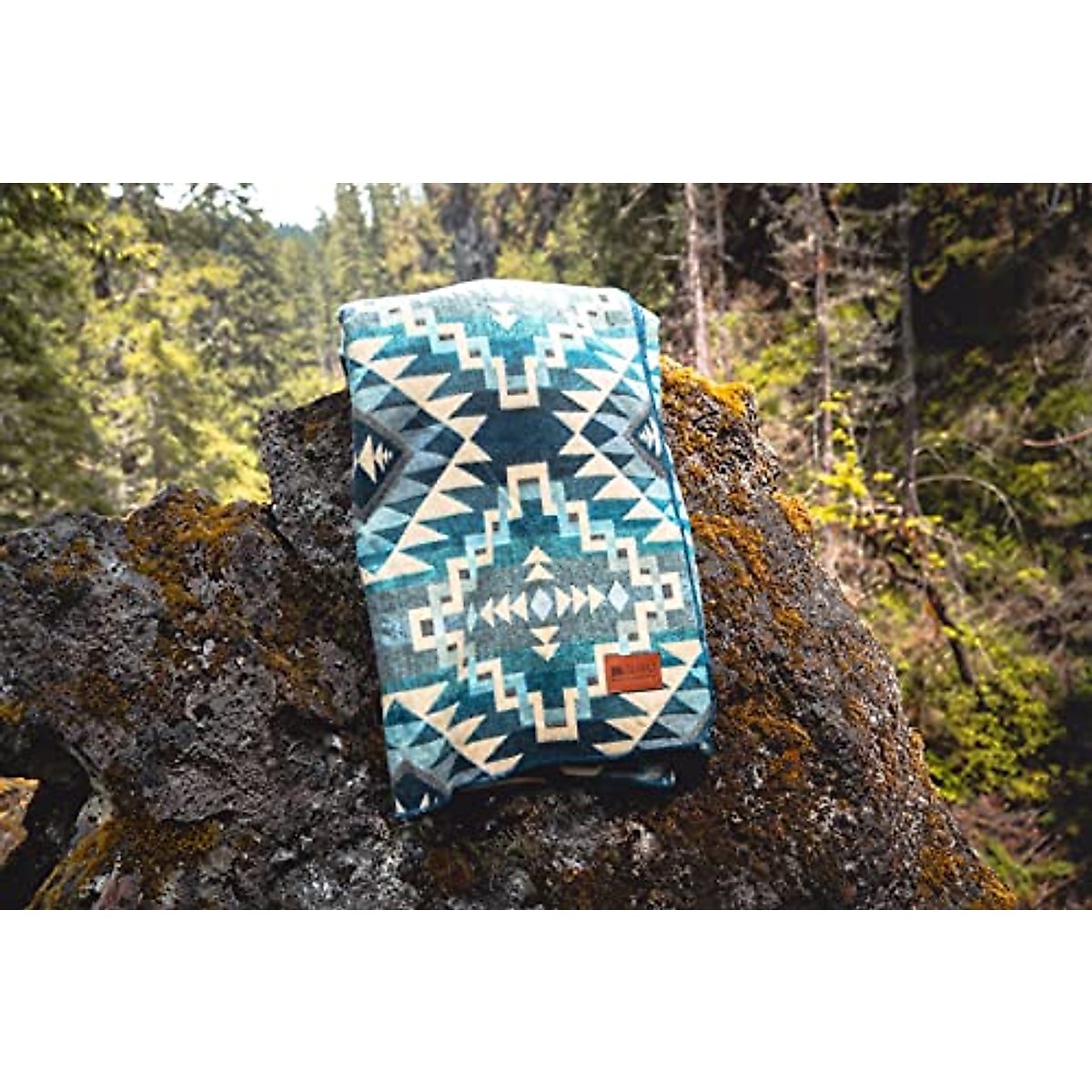 QISU Wool Blanket Throw | Large, Beautiful, Warm, Variegated, Handmade in Ecuador by Local Artisans |94″ x 78″| Ultra-Soft, Hypoallergenic & Breathable | Non-Itchy or Scratchy Fabric (Shamrock Star)