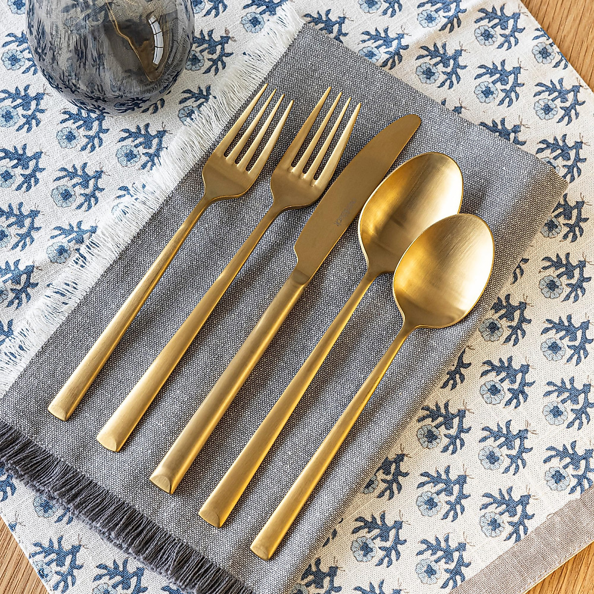 over&back 20pc Modern Flatware Cutlery Set - Comes with 4 Dinner Forks, 4 Salad Forks, 4 Dinner Knives, 4 Dinner Spoons, and 4 Teaspoons - 18/8 Stainless Steel - Dishwasher-Safe - Matte Gold