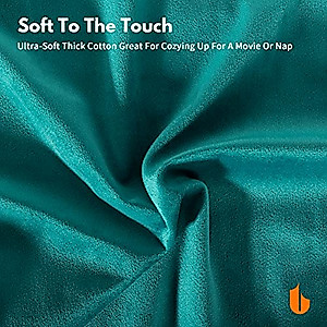 Urbanstrive Not Fade Velvet Soft Solid Decorative Throw Pillow Covers Square Cushion Case for Sofa Bedroom Car 18 x 18 Inch 45 x 45 cm, Aqua Green